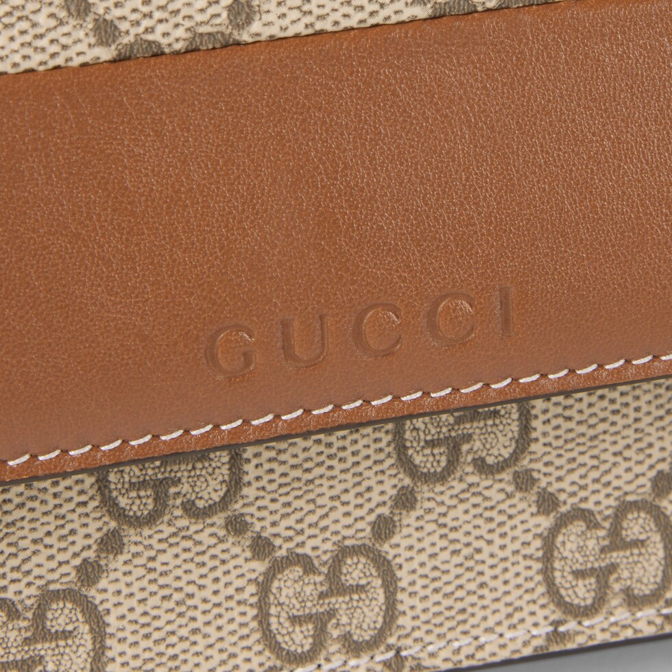 Cartera con cadena GG Emblem en piel marrón | GUCCI® ES