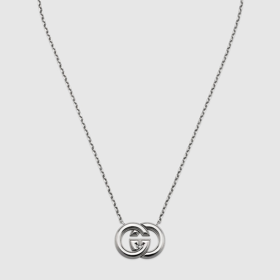 Collier à pendentif Gucci Interlocking en laiton palladié | GUCCI® FR