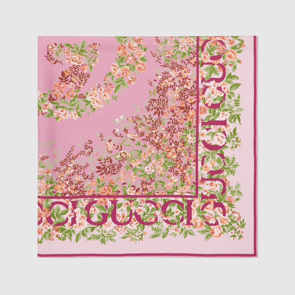 Carré in twill di seta stampato in rosa chiaro | GUCCI® IT