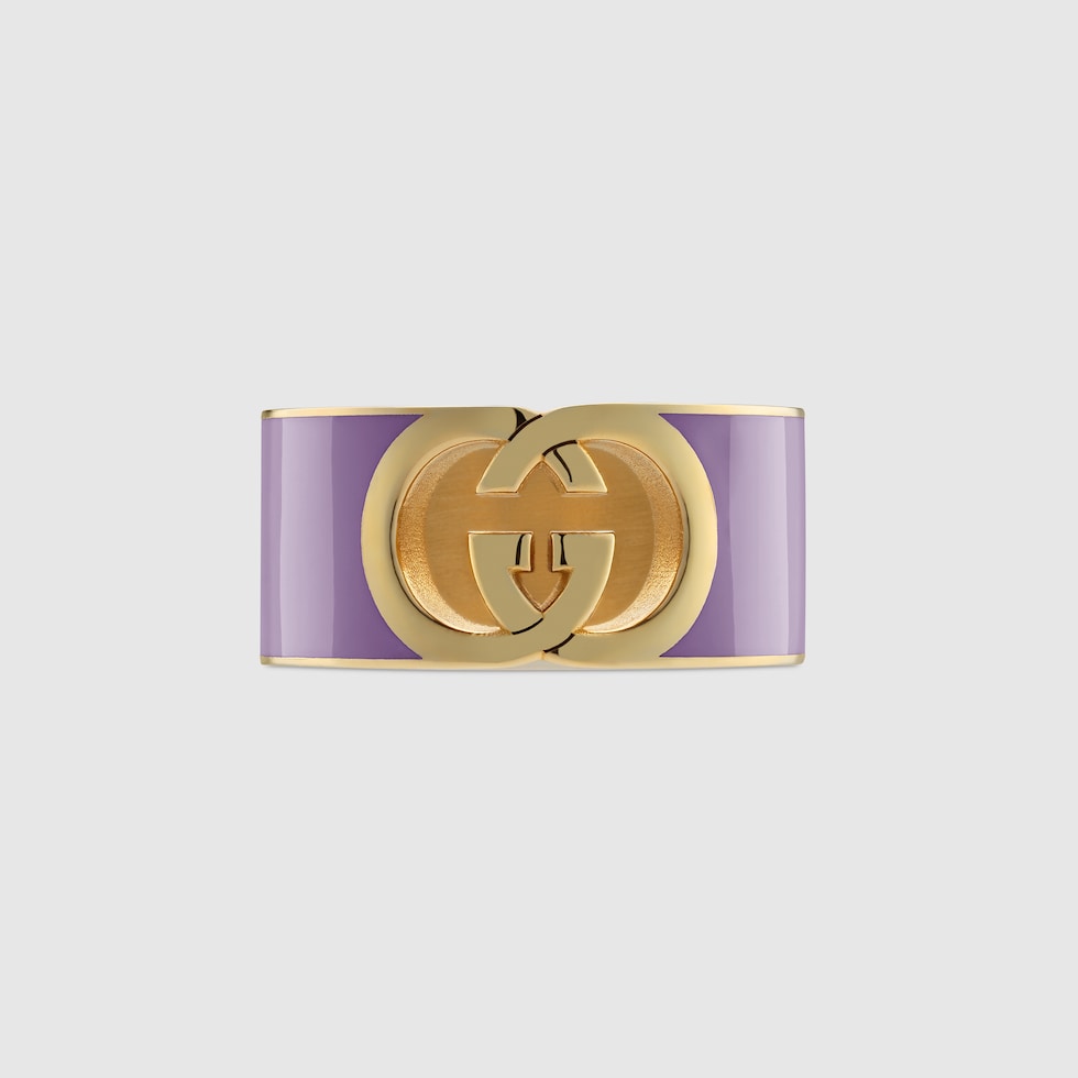 Anello Gucci Interlocking smaltato in ottone color oro giallo | GUCCI® IT