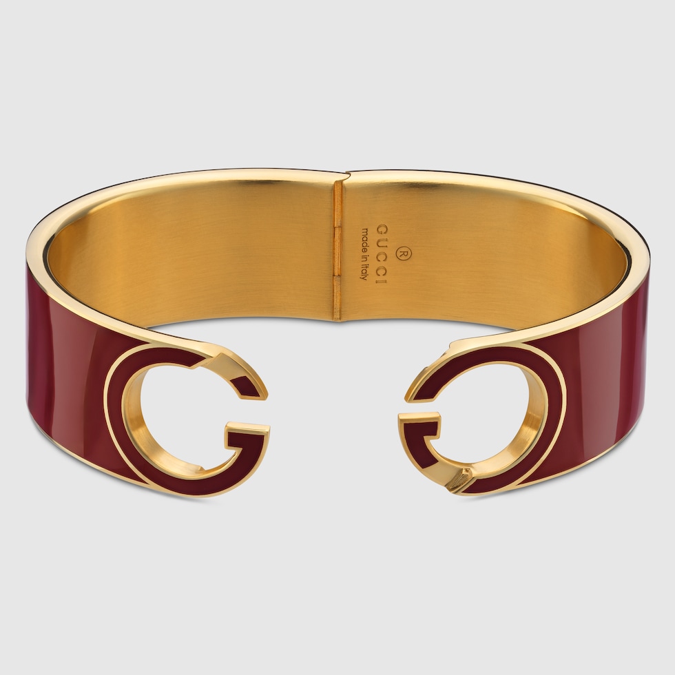 Bracciale rigido smaltato Gucci Interlocking in ottone color oro giallo | GUCCI® IT