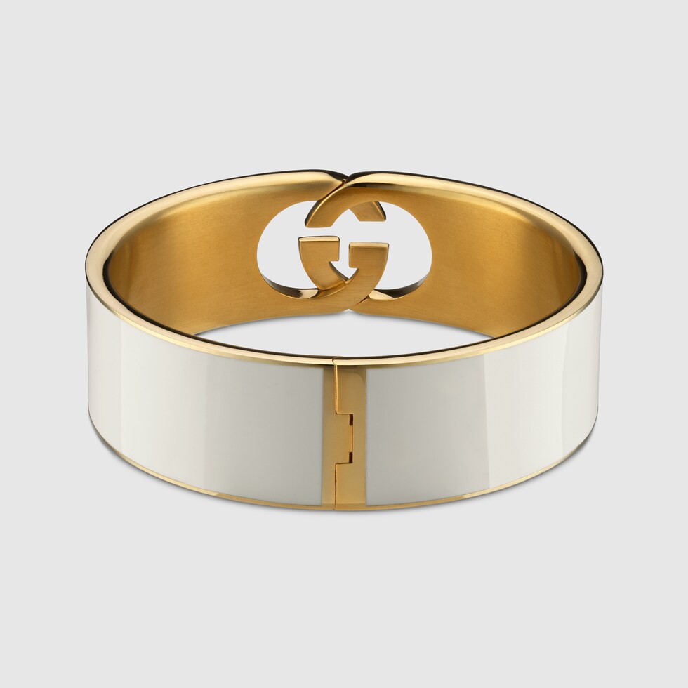Bracciale rigido smaltato Gucci Interlocking in ottone color oro giallo ...