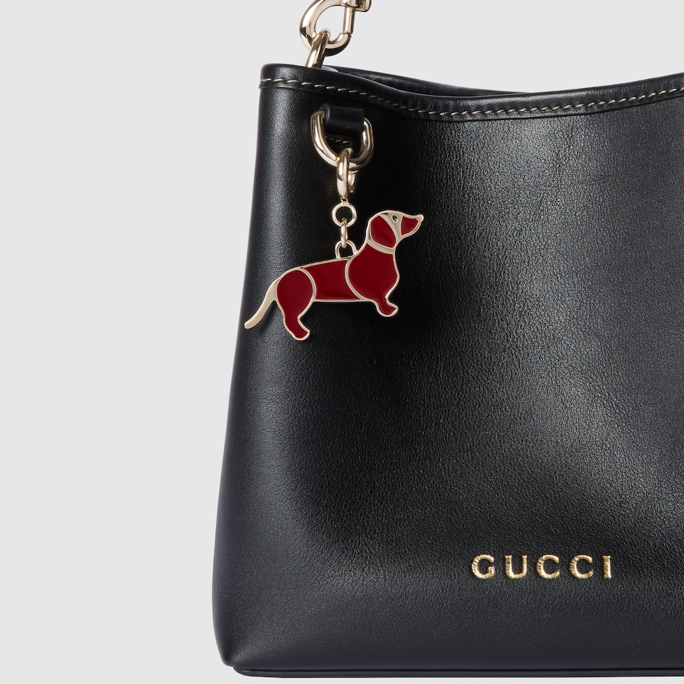 Dog-shaped bag charm in Rosso Ancora red enamel | GUCCI® IE