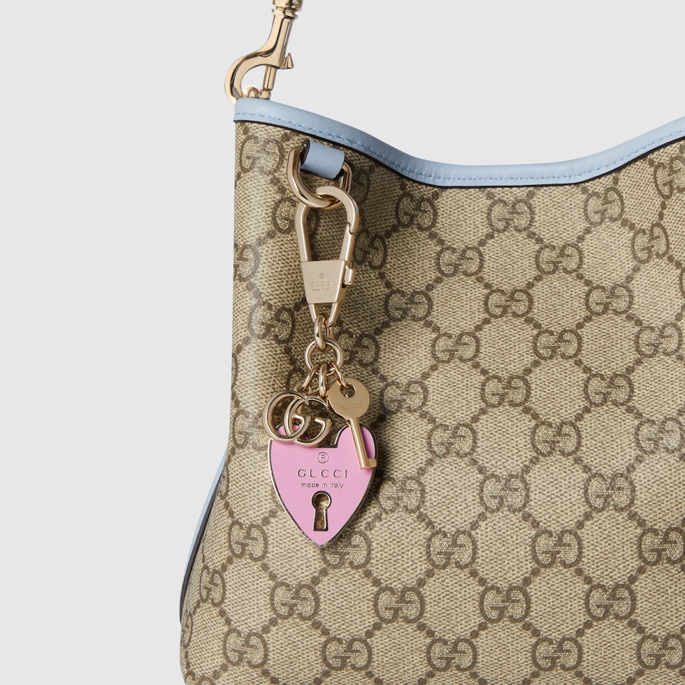 Heart-shaped keychain in pink enamel | GUCCI® ZA