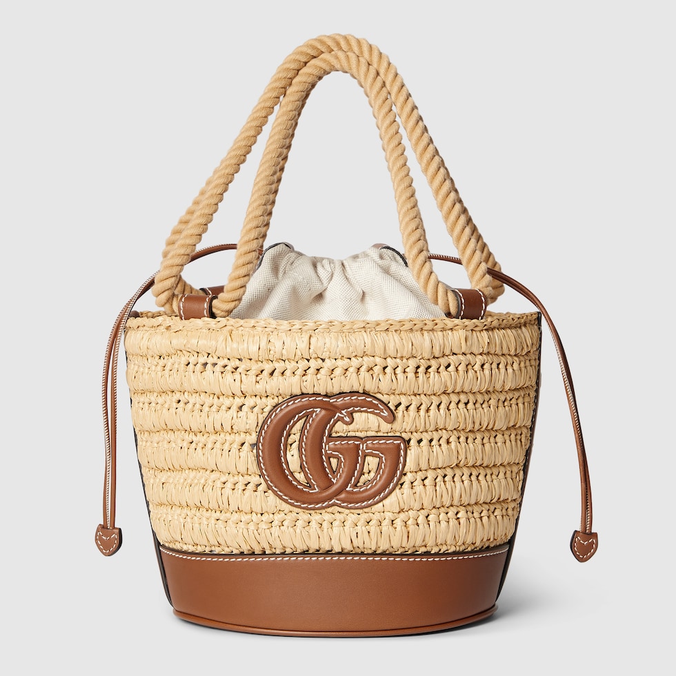 SA ®غوتشي |‎Woven mini bucket bag in natural raffia effect