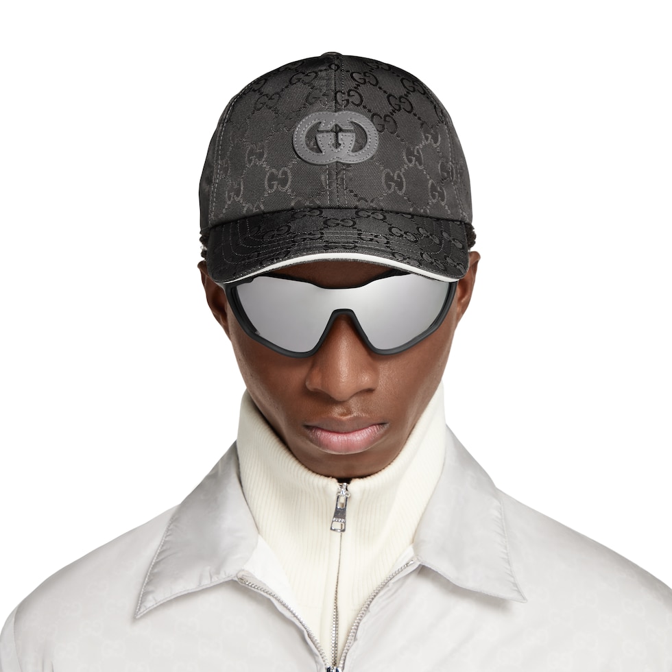 Mask-shaped sunglasses in black | GUCCI® US