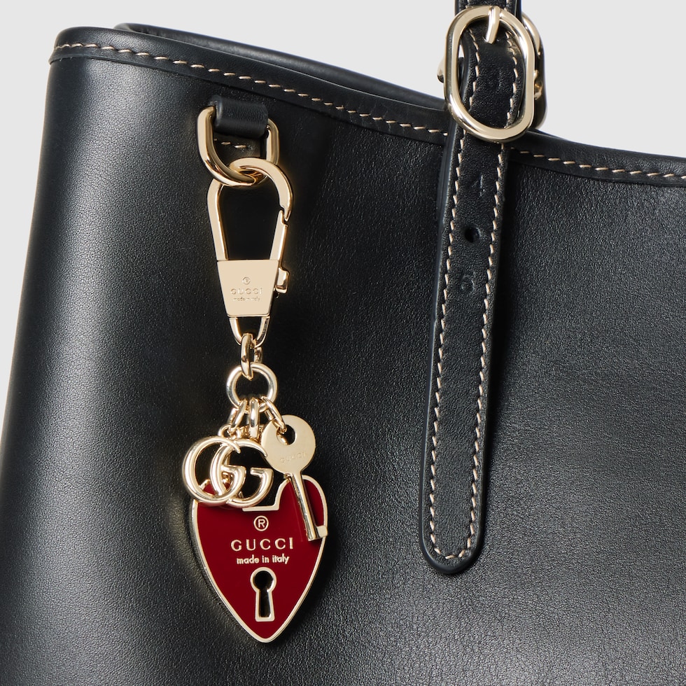 Heart-shaped keychain in Rosso Ancora red enamel | GUCCI® AE
