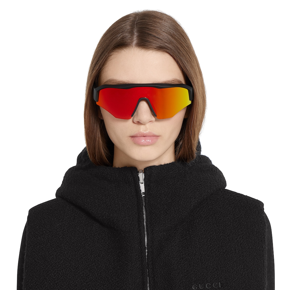Mask-shaped sunglasses in black | GUCCI® US