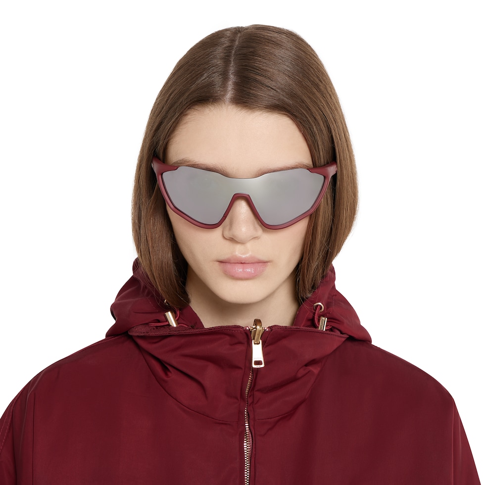 Mask-shaped sunglasses in Rosso Ancora red | GUCCI® US