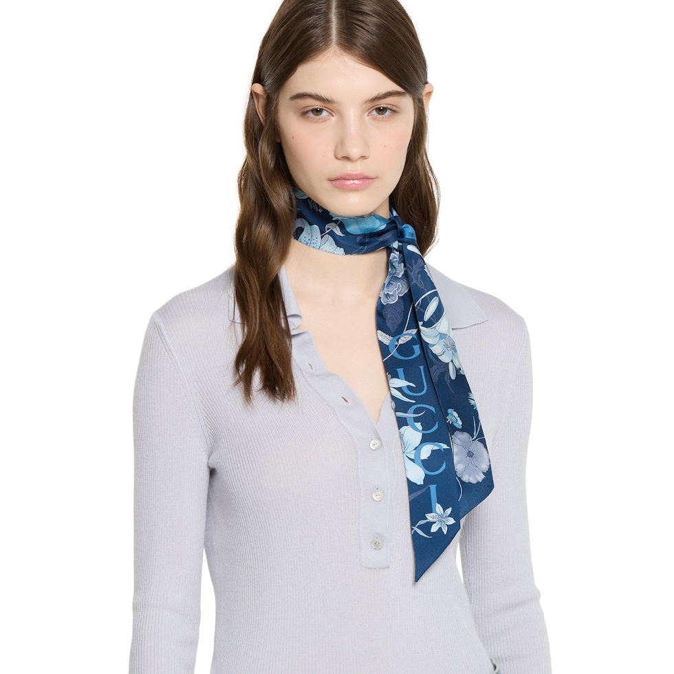 Printed silk twill neck bow in blue | GUCCI® CA