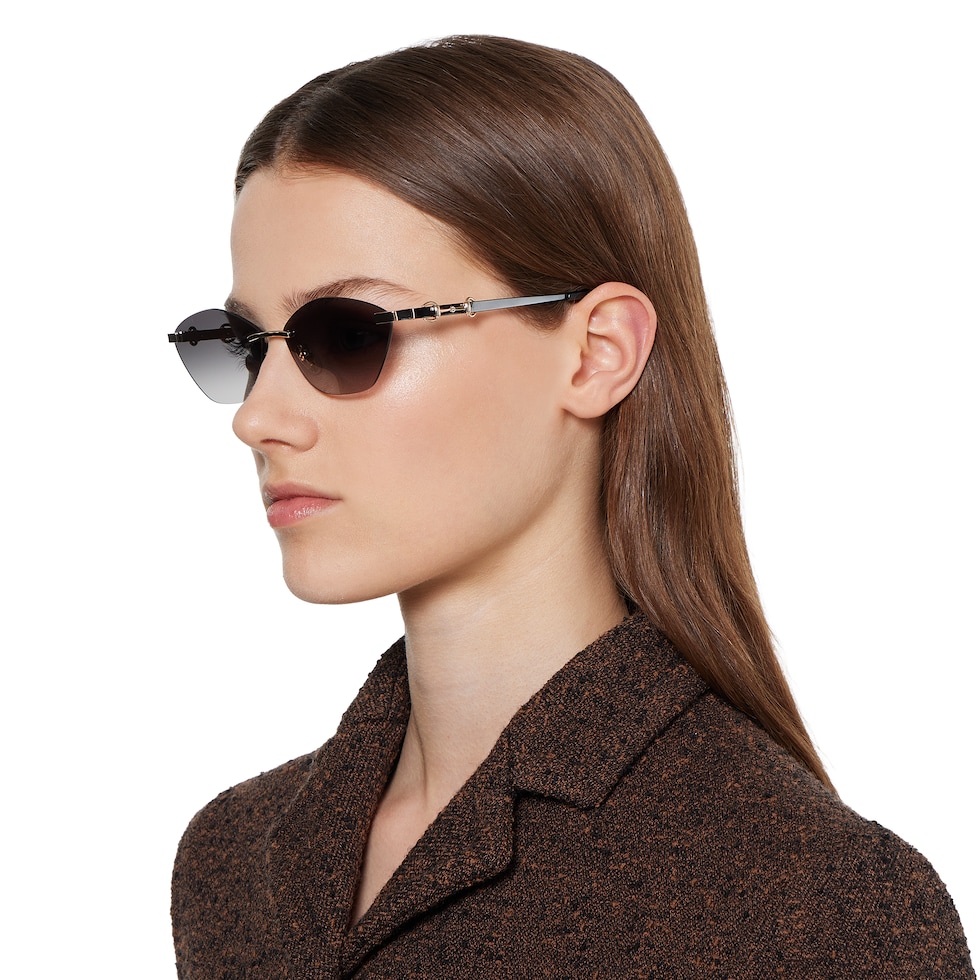 Cat eye frame sunglasses in gold-toned | GUCCI® NO
