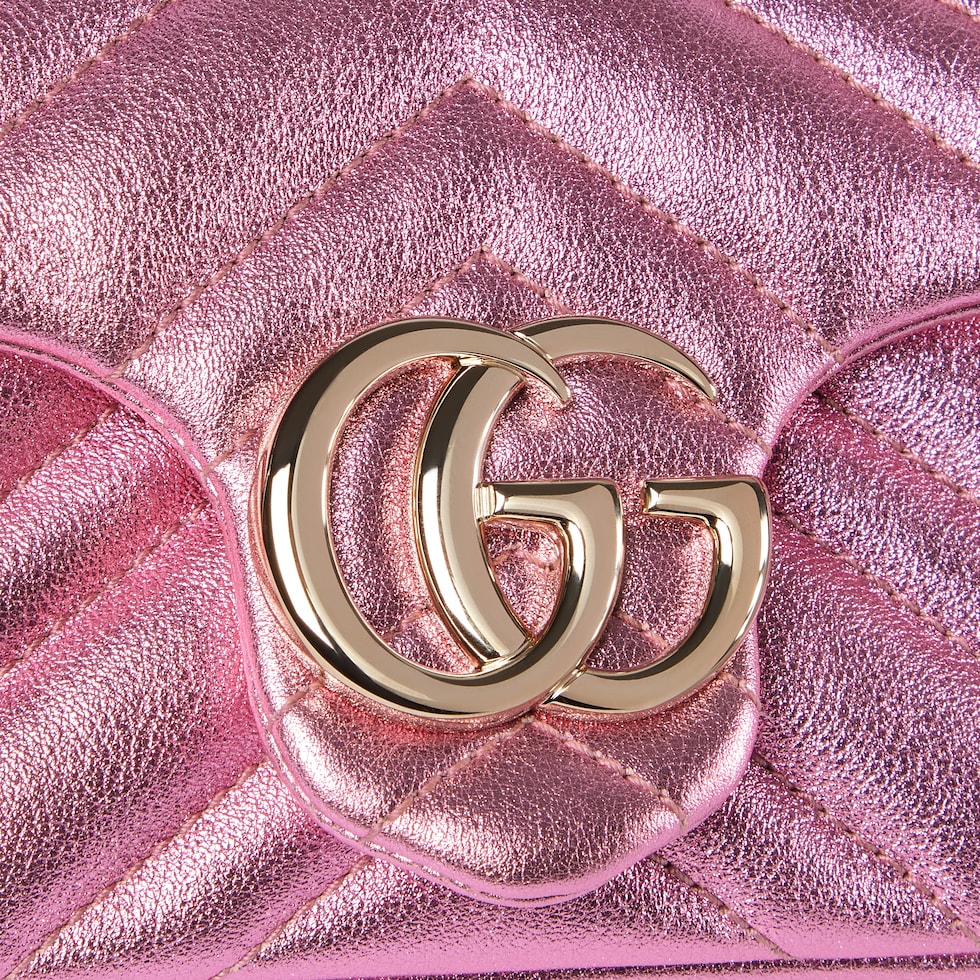 GG Marmont mini shoulder bag in bright pink lamé leather | GUCCI® AE