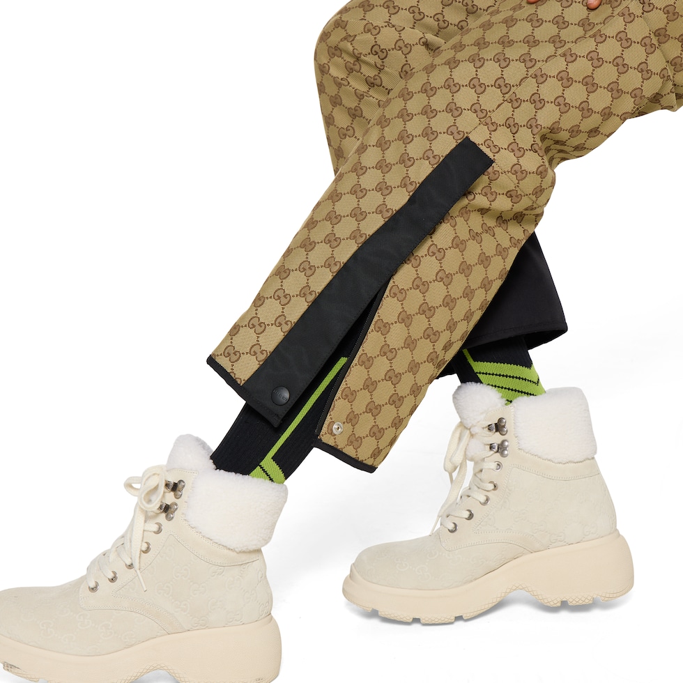 Cotton socks with embroidery in black and green | GUCCI® SA