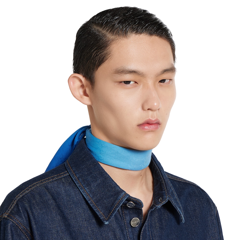 Printed cotton pocket square in gradient blue | GUCCI® US