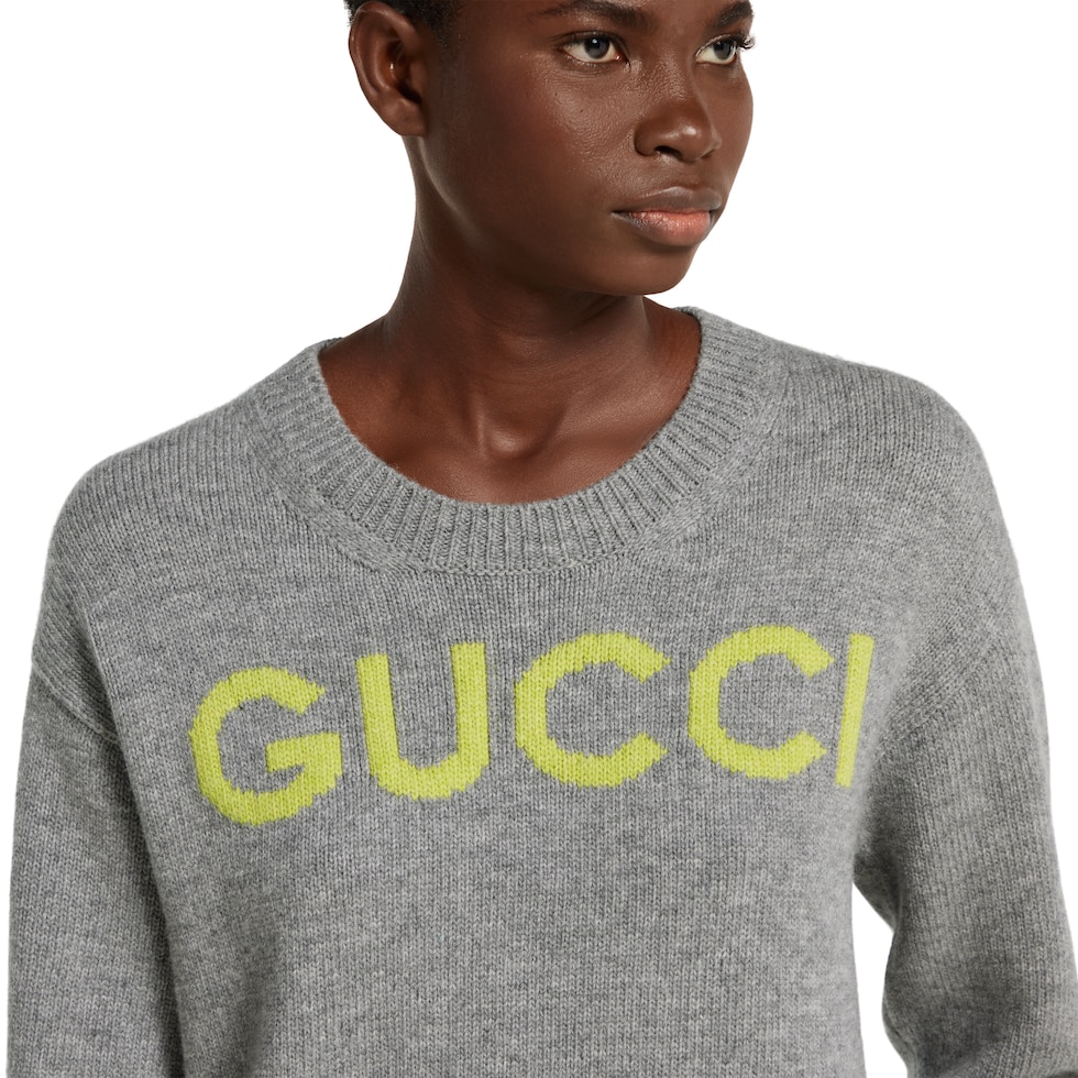 Maglia in lana con intarsio Gucci in grigio | GUCCI® IT
