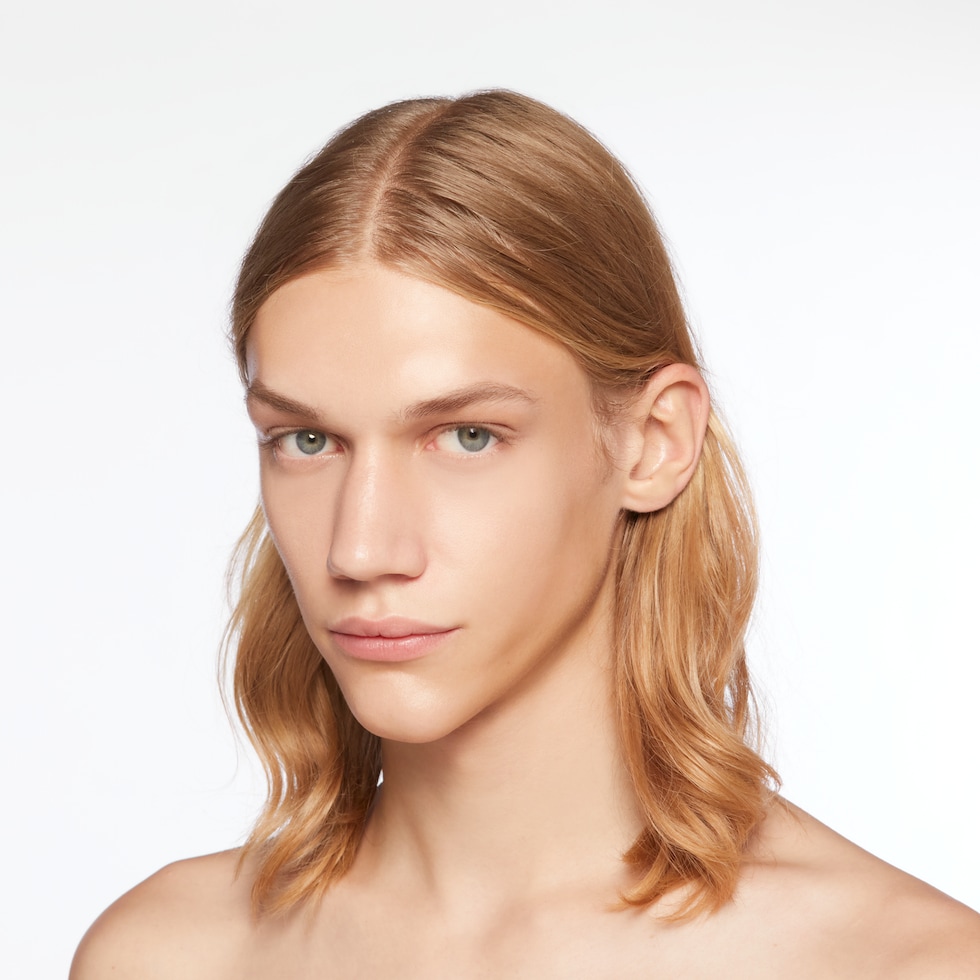 Gucci Illuminateur de Beauté, multi-use highlighter in gold-toned ...