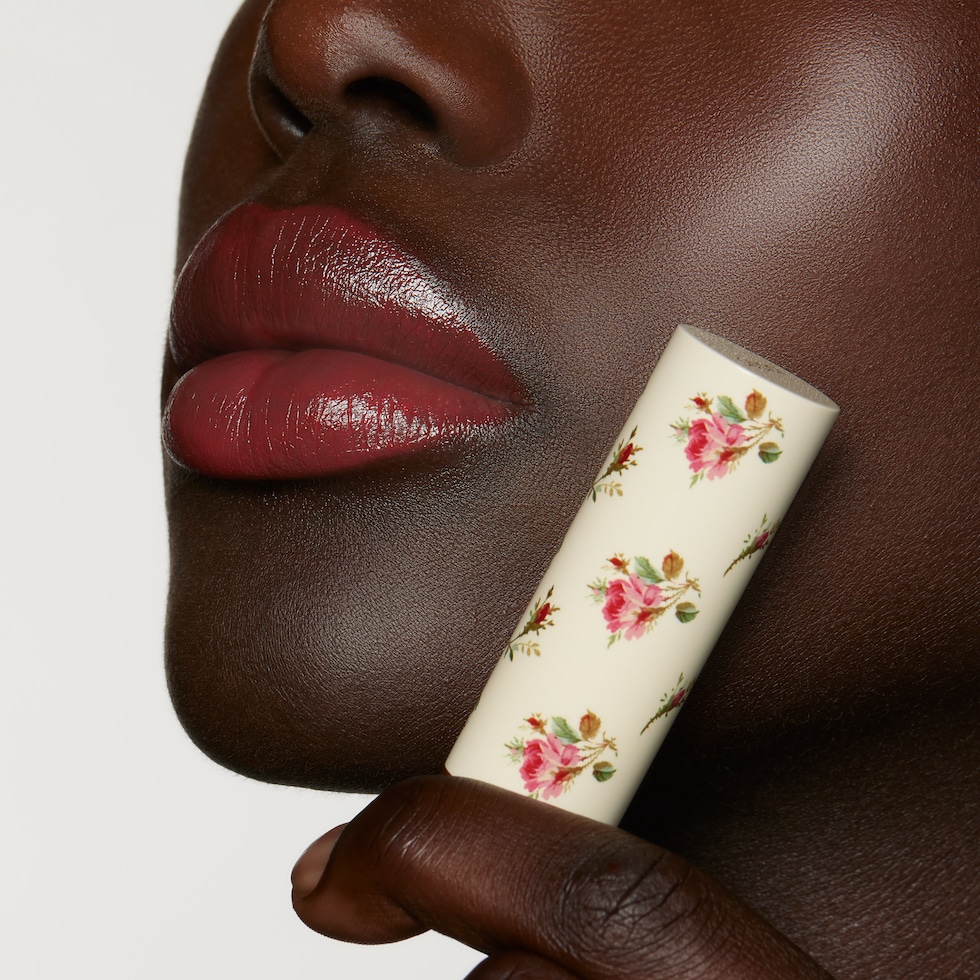 502 Eadie Scarlet, Rouge à Lèvres Voile Lipstick | GUCCI® US