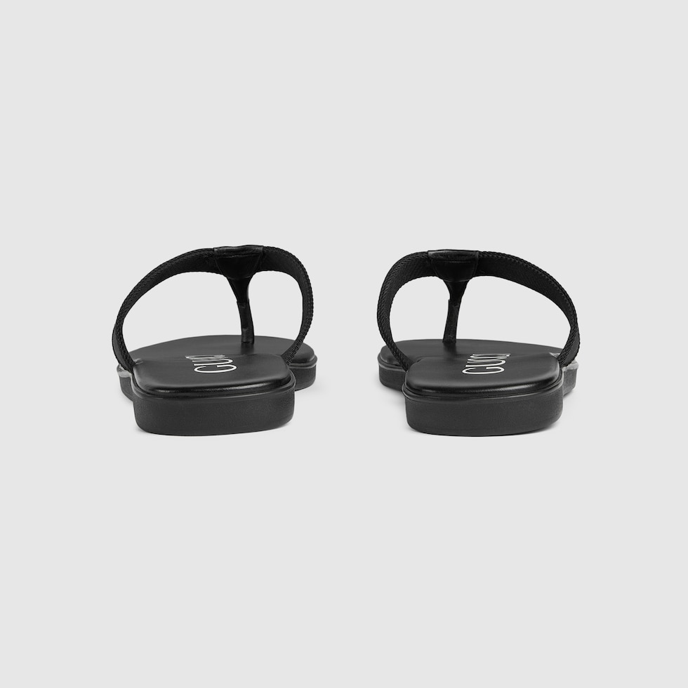 Infradito uomo con logo tono su tono in tessuto jacquard nero | GUCCI® IT