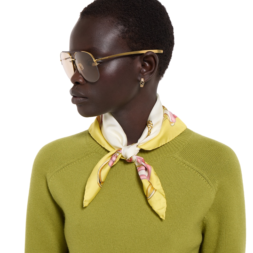 Carré in seta stampato in color gesso e giallo | GUCCI® IT