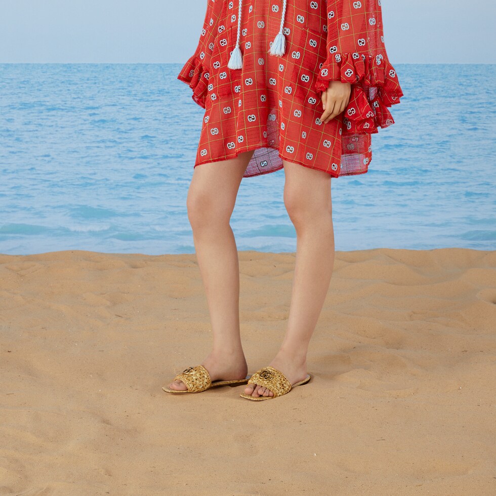 Women's Double G slide sandal in beige raffia-effect fabric | GUCCI® UK