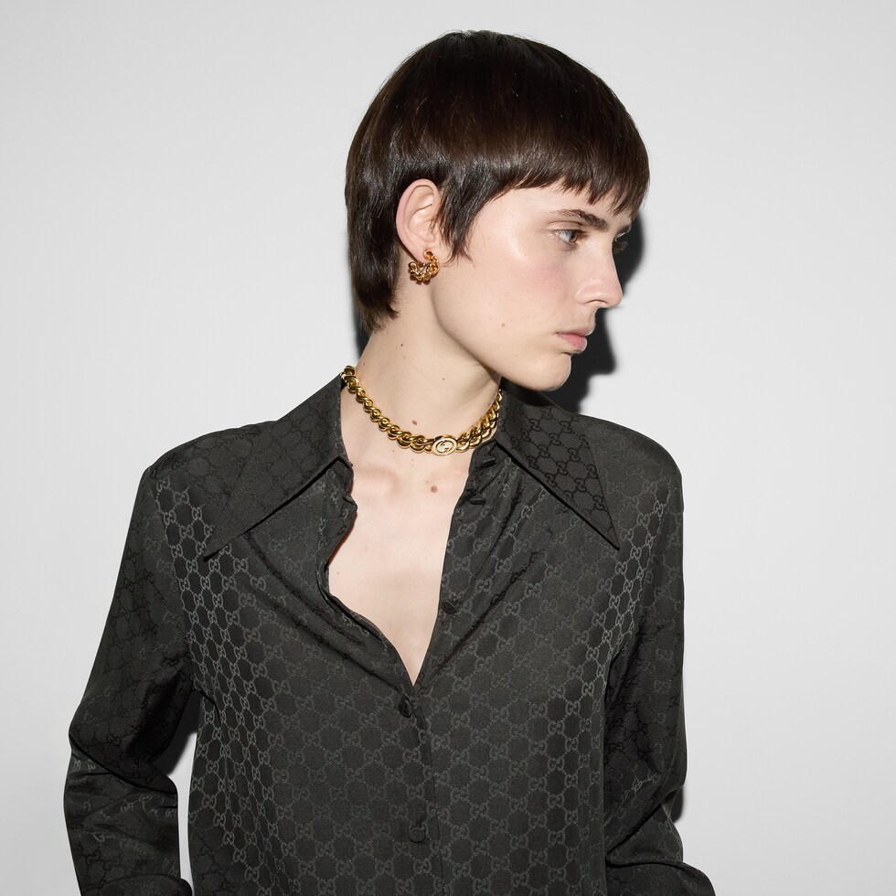 Camicia in crêpe di seta GG in nero | GUCCI® Italia
