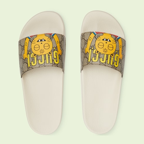 Men's Gucci cat print sandal in beige and ebony canvas | GUCCI® IE