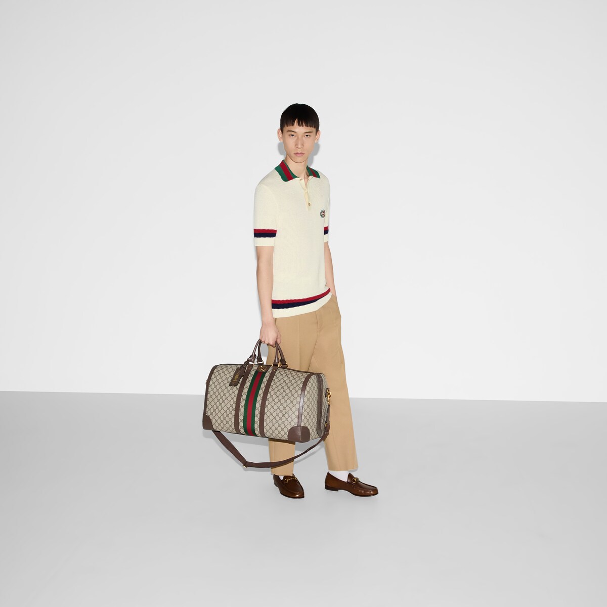Gucci Savoy large duffle bag in beige and ebony Supreme | GUCCI® SI