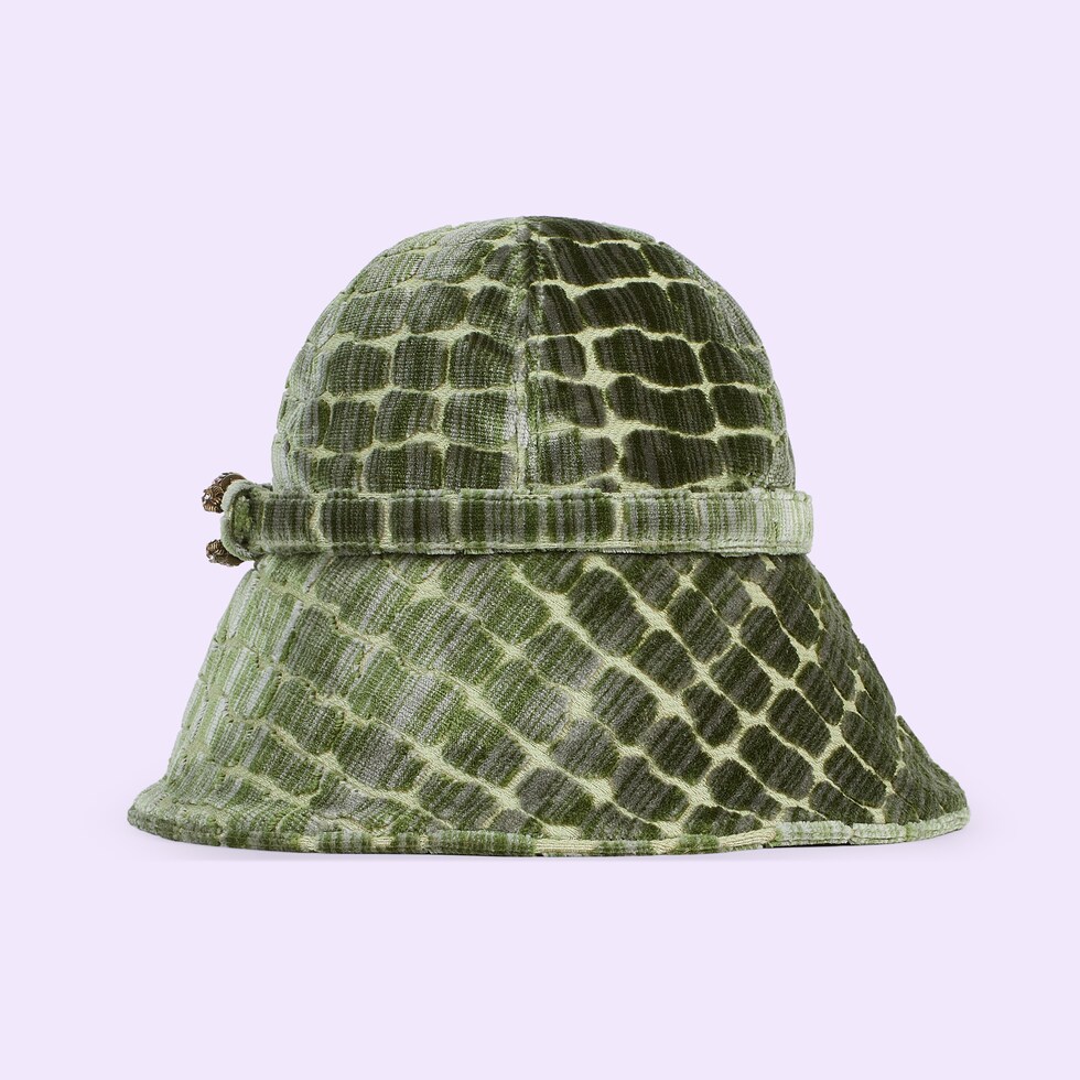 Velvet bucket hat with tiger head in green | GUCCI® NL