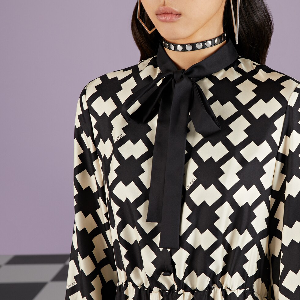 KW ®غوتشي |‎Rhombus tile print silk dress in ivory and black